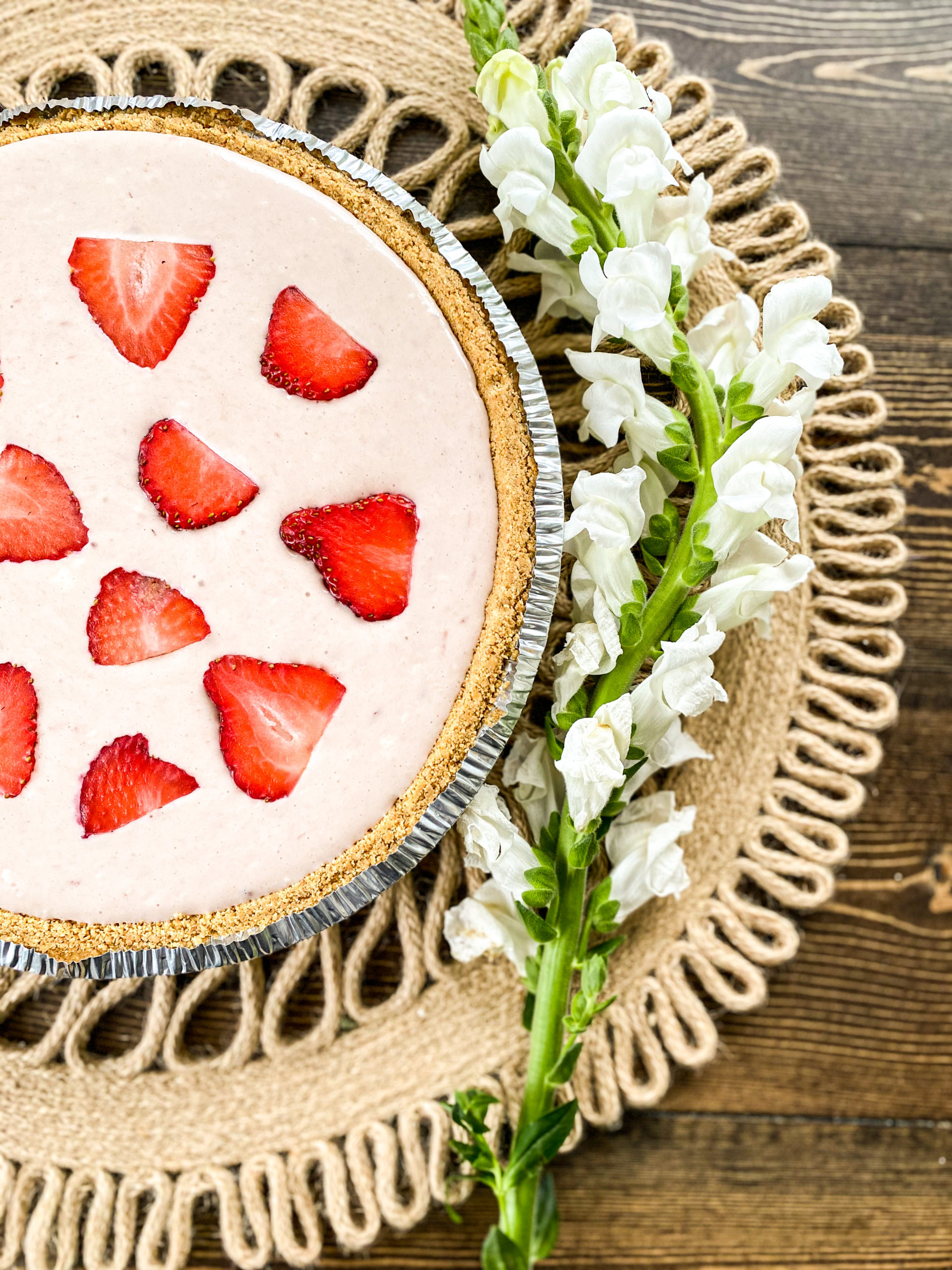 No Bake Strawberry Pie | The Sassy Barn